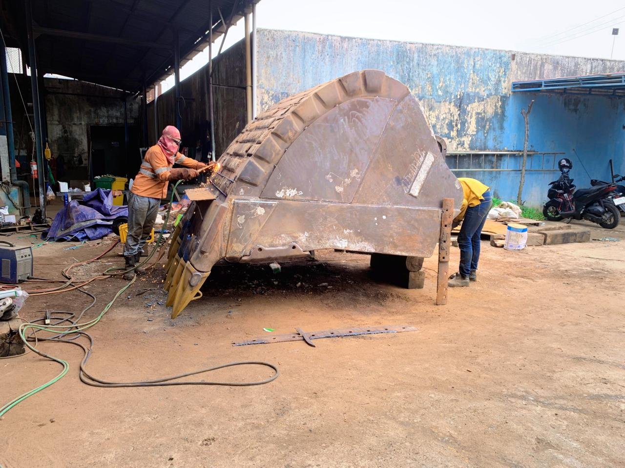 Perbaikan Bucket Excavator Komatsu 1250 - anugerahnusa.com